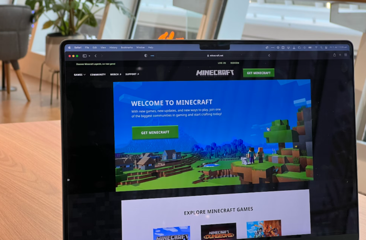 Minecraft: Bedrock Edition (2011) Game Icons Banners